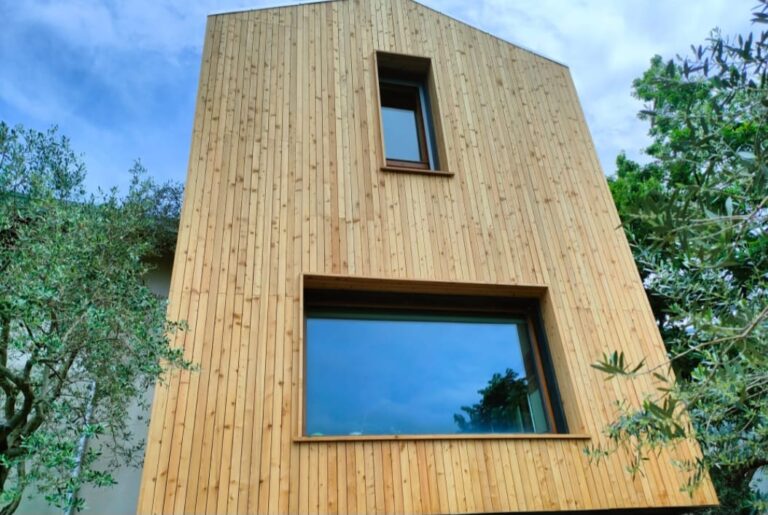 Rivestimento in Larice a Cervinara (AV) - Nuove Architetture
